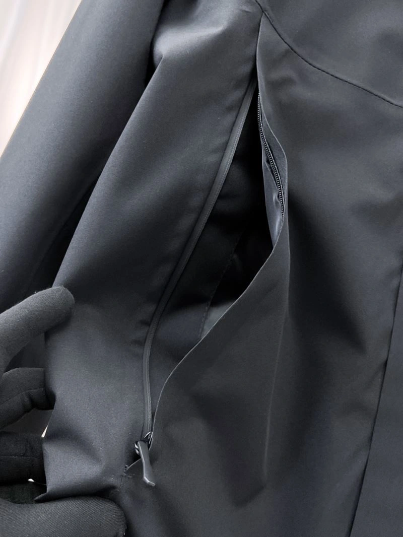 Brand-original Descente Outwear