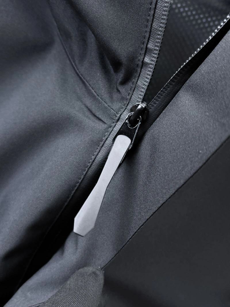 Brand-original Descente Outwear
