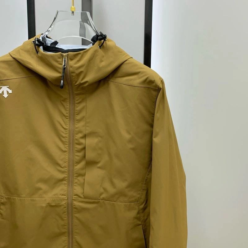 Bargain Descente Outwear