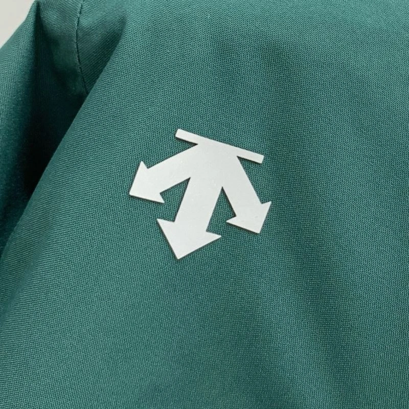 Authentic Descente Outwear