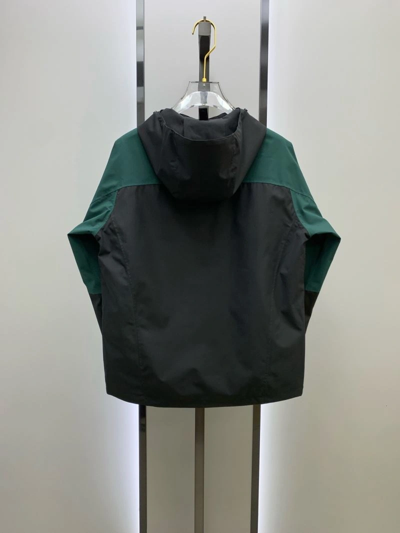 Authentic Descente Outwear