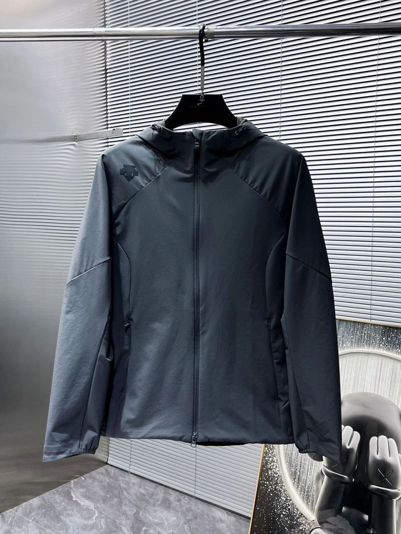Bargain Descente Outwear