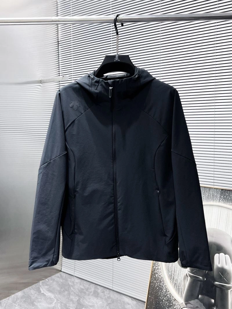 Bargain Descente Outwear