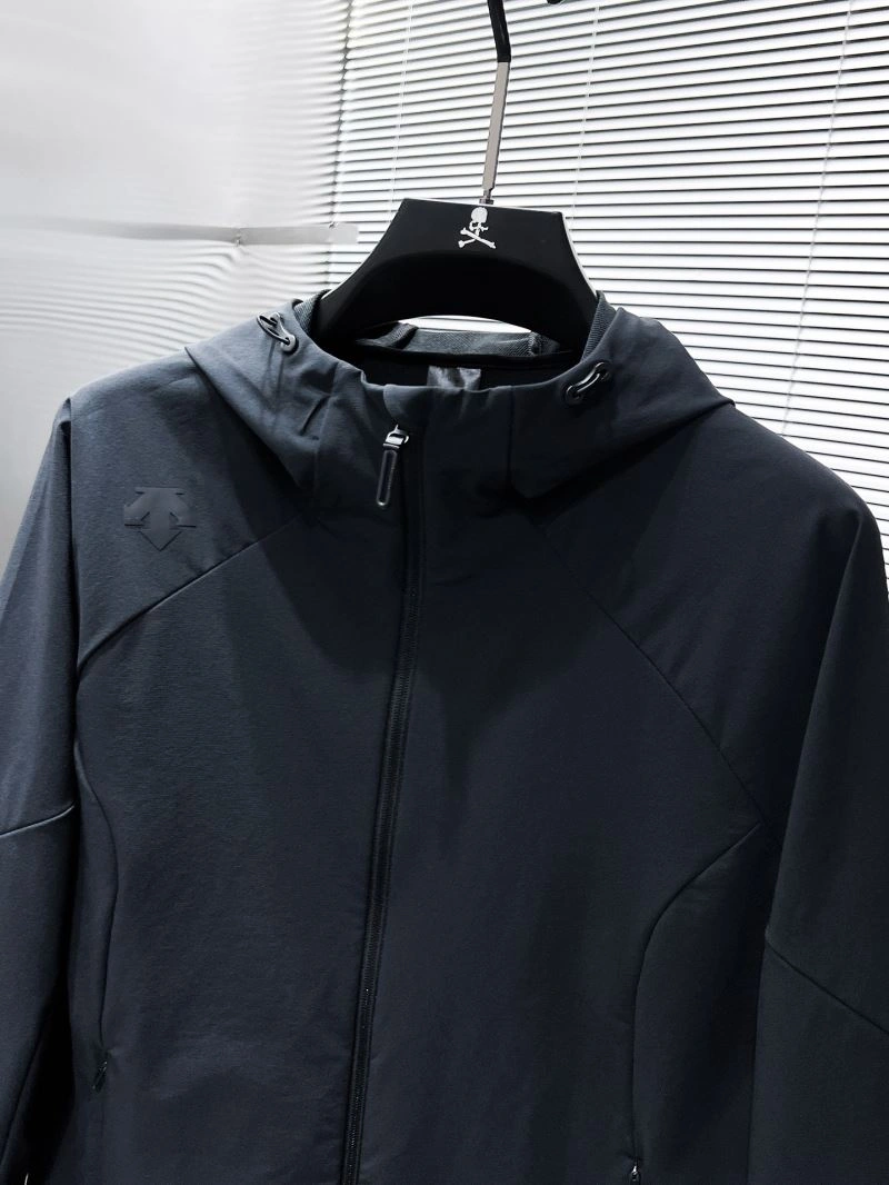 Bargain Descente Outwear