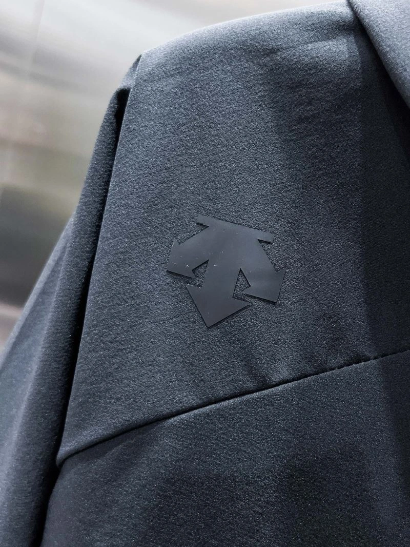 Bargain Descente Outwear