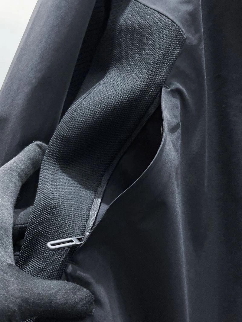 Legit Descente Outwear