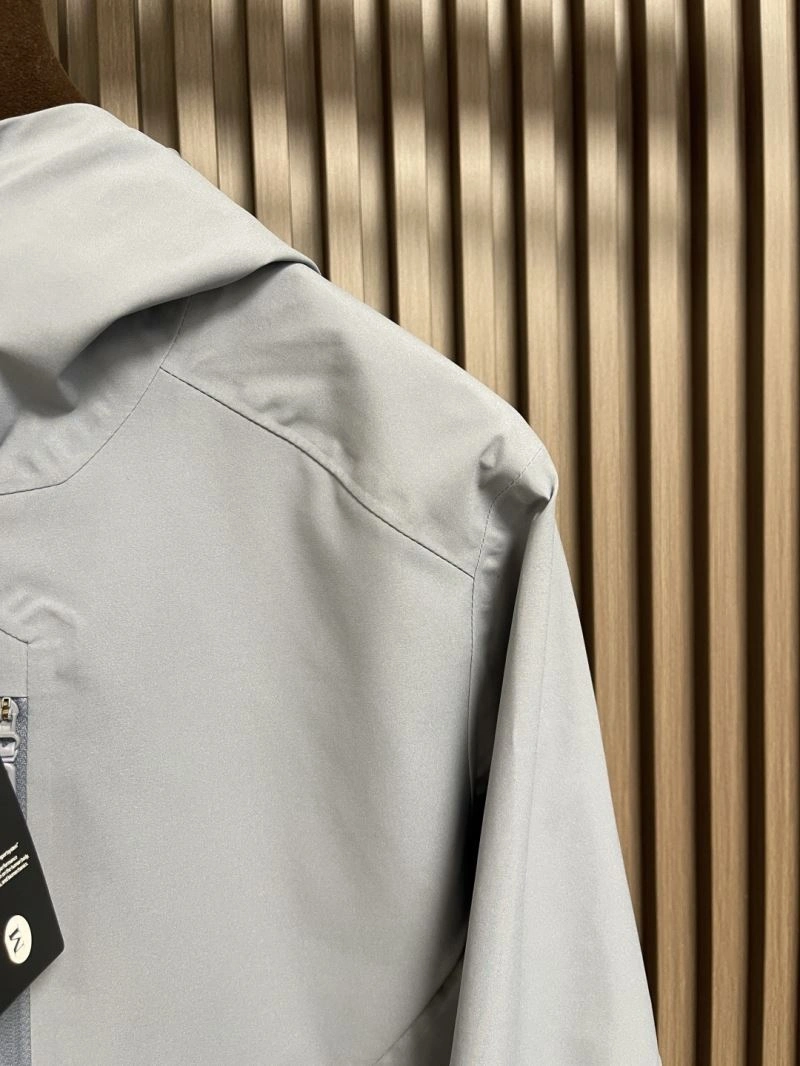 Genuine Descente Outwear