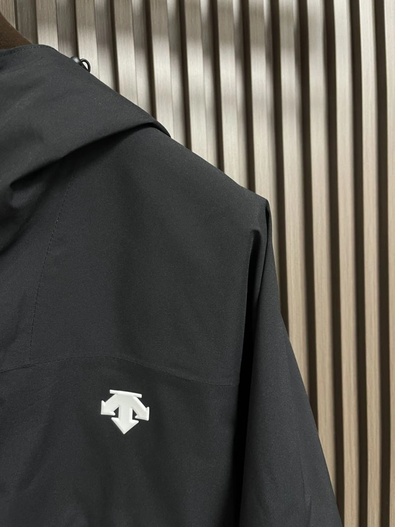 Authentic Descente Outwear