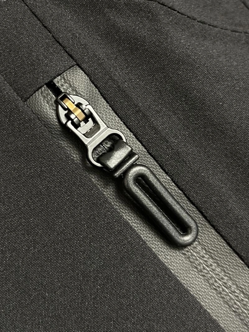 Authentic Descente Outwear