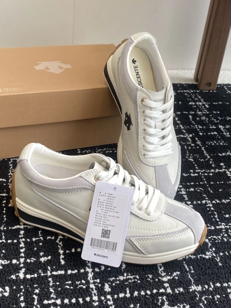 High accuracy Descente Shoes