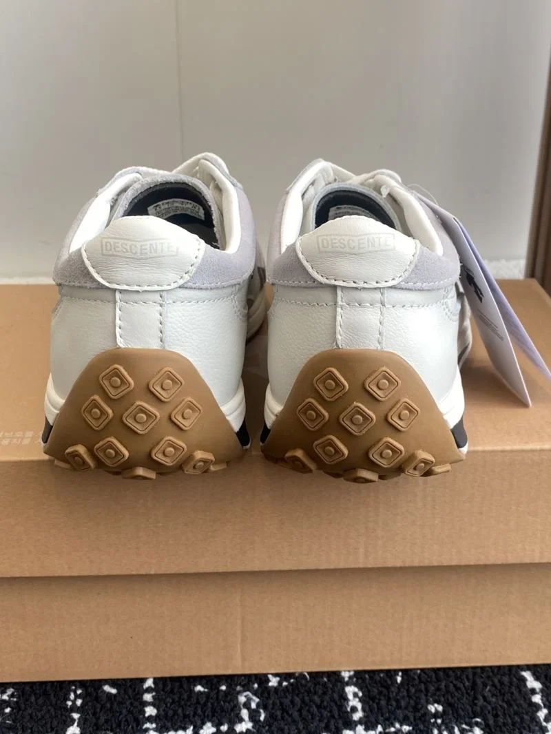 High accuracy Descente Shoes