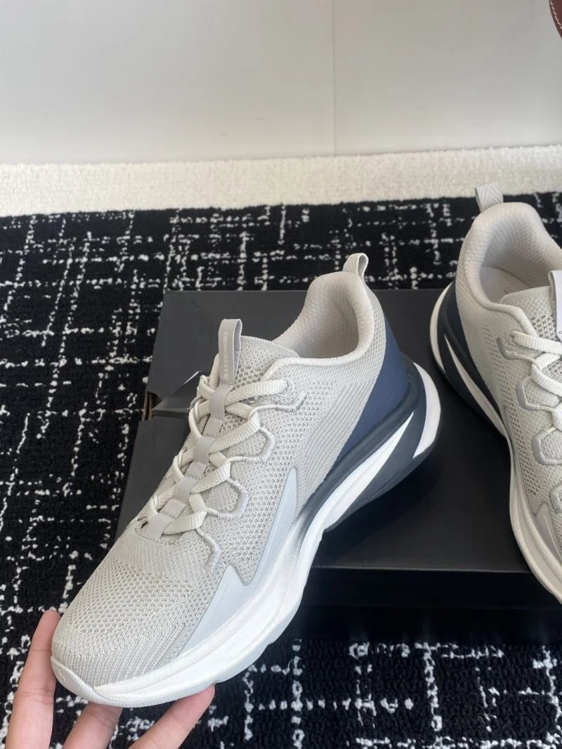 Low-cost Descente Shoes