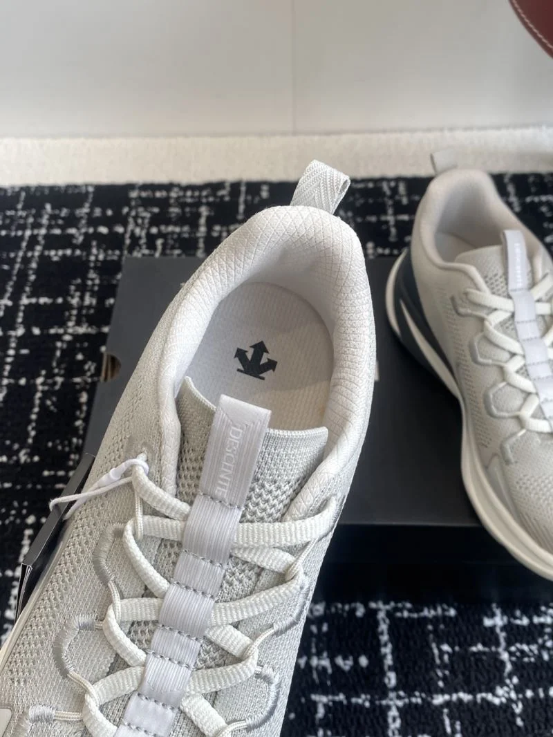 Low-cost Descente Shoes