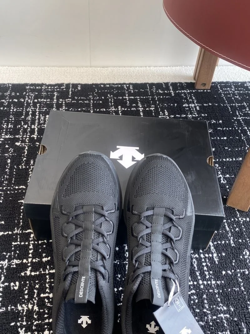 High accuracy Descente Shoes