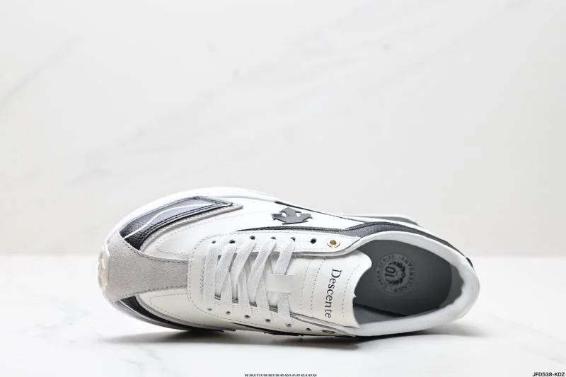 Low-cost Descente Shoes