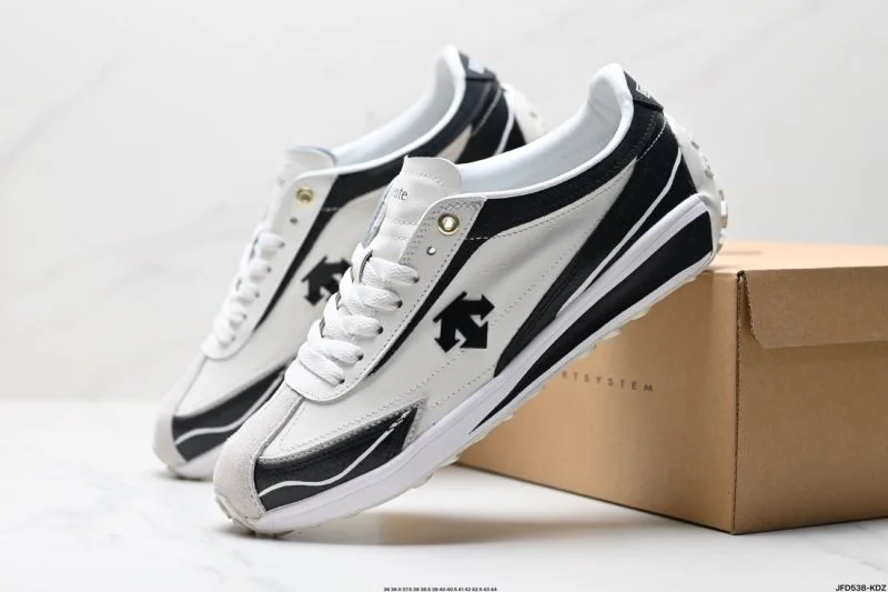 Low-cost Descente Shoes
