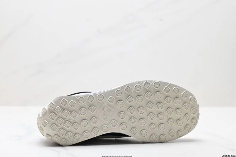 Low-cost Descente Shoes