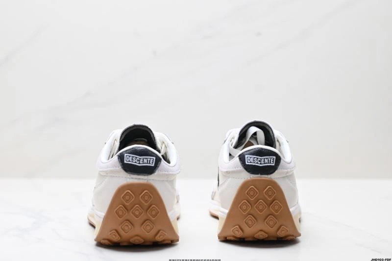 1:1 copy Descente Shoes