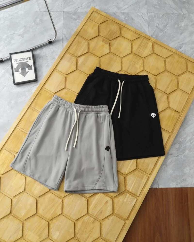High accuracy Descente Short Pants
