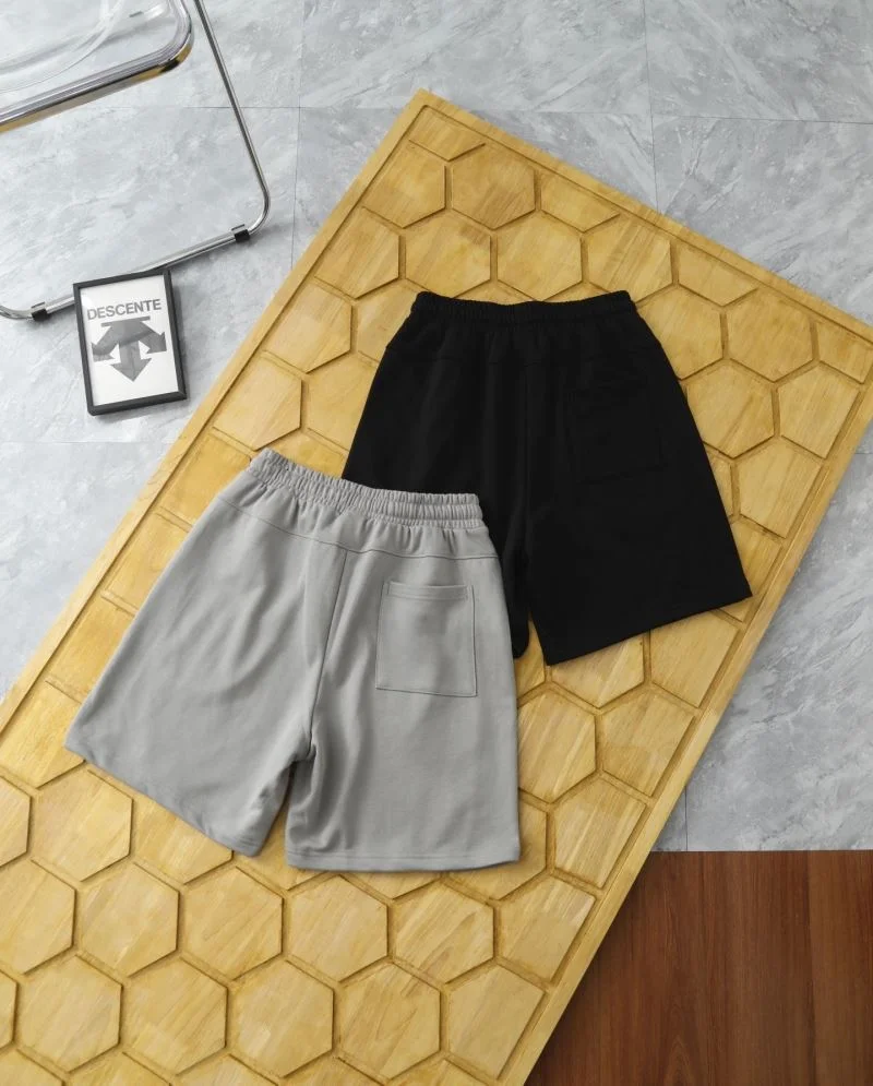 High accuracy Descente Short Pants