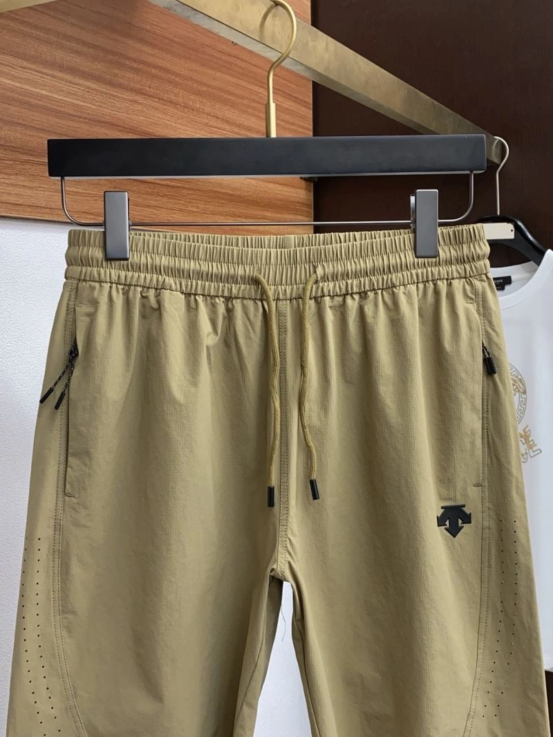 Value-priced Descente Short Pants