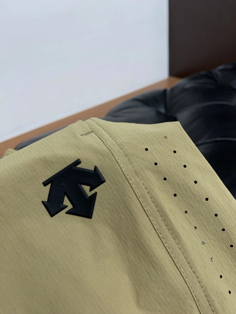 Value-priced Descente Short Pants