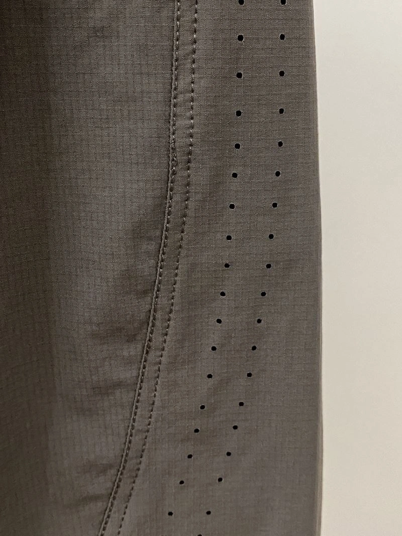 Indistinguishable Descente Short Pants