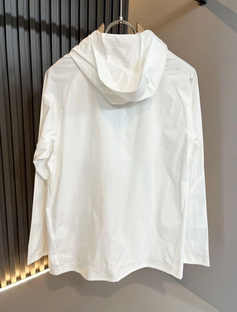 Value-priced Descente Sunscreen Jacket