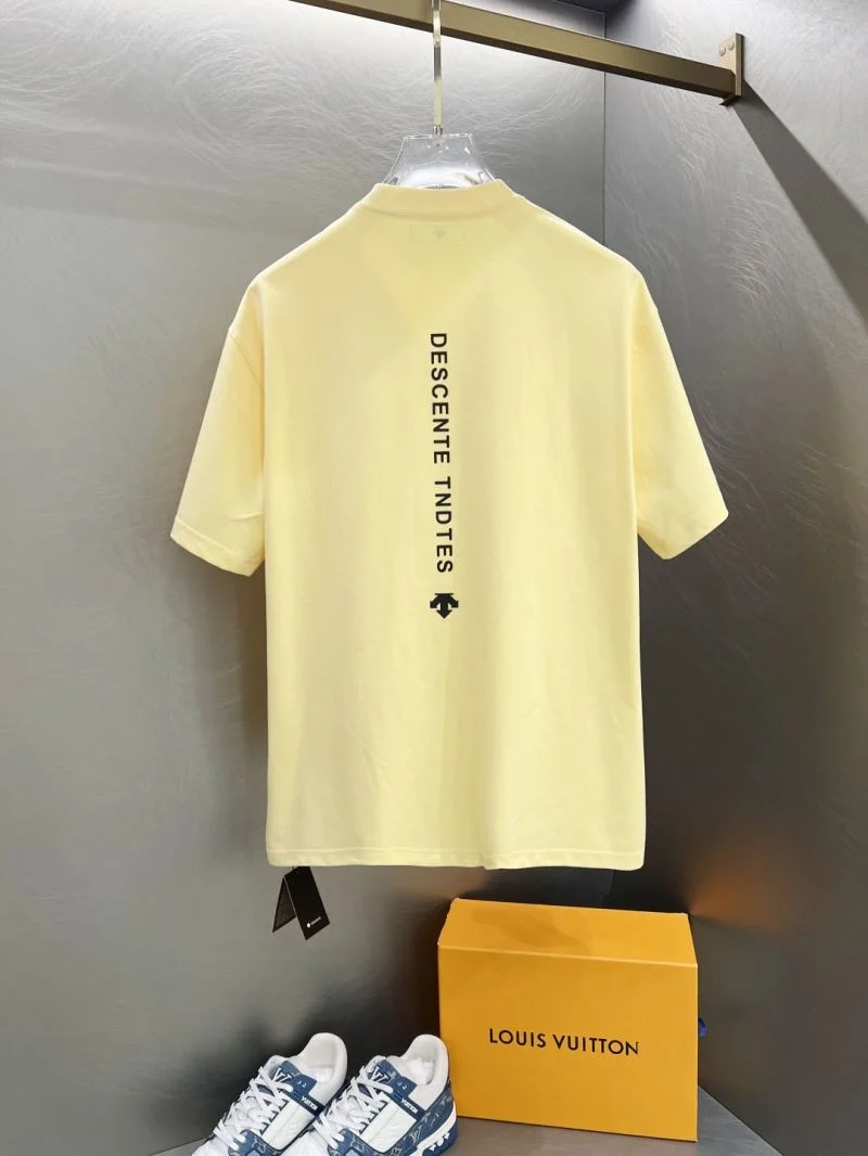 Accurate model Descente T-Shirts
