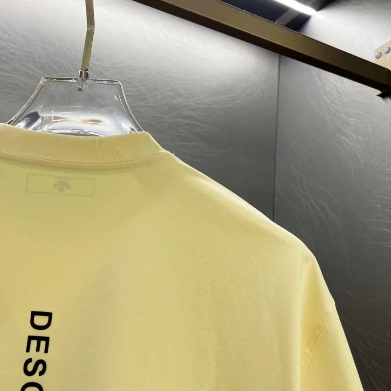Accurate model Descente T-Shirts