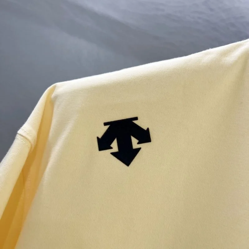 Accurate model Descente T-Shirts