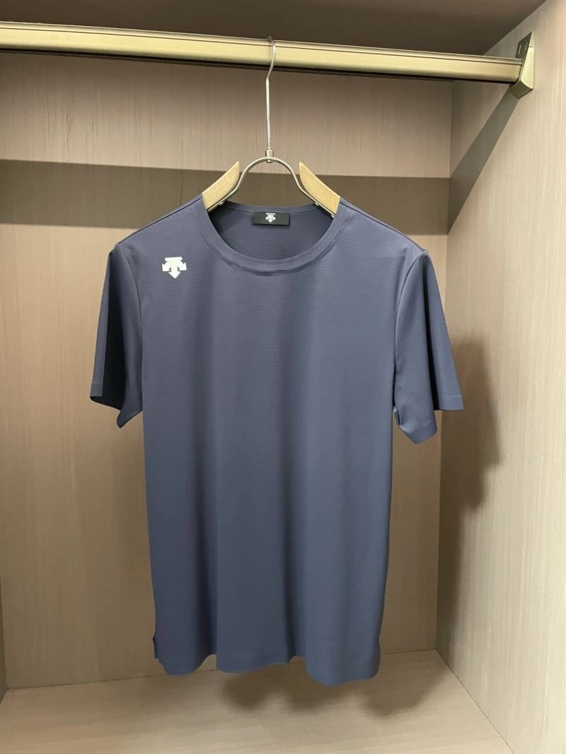 Accurate model Descente T-Shirts
