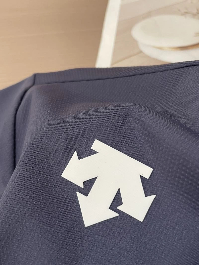 Accurate model Descente T-Shirts