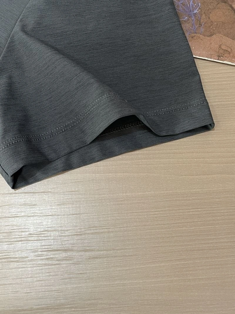 Low-cost Descente T-Shirts