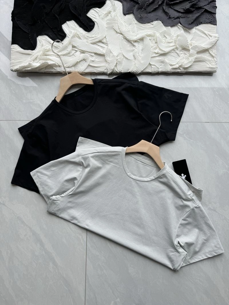 Precise copy Descente T-Shirts