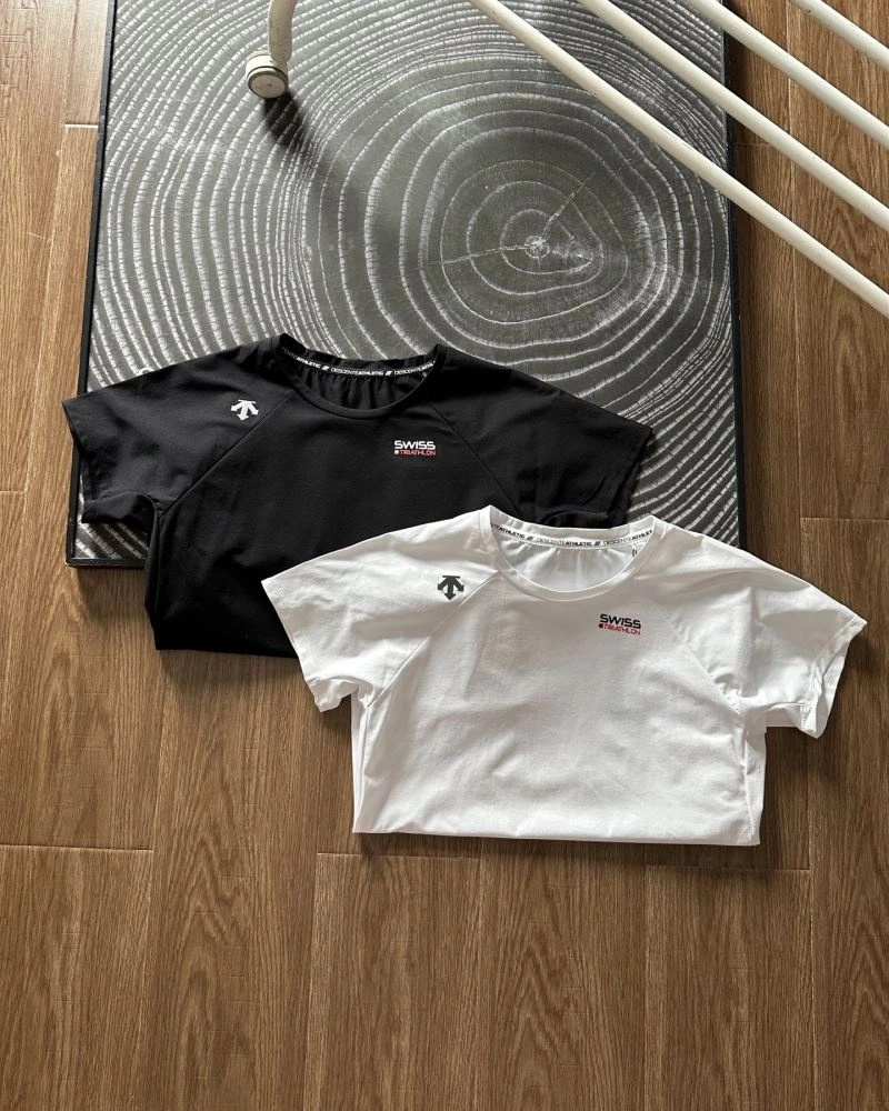 Accurate model Descente T-Shirts