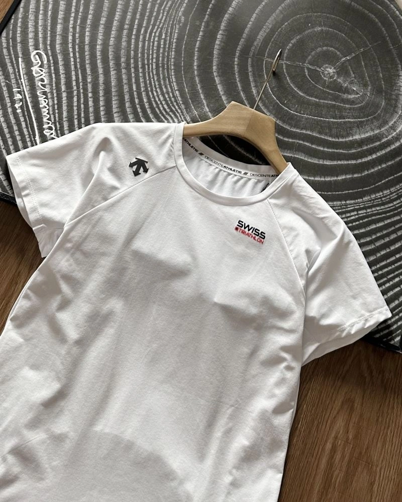 Accurate model Descente T-Shirts