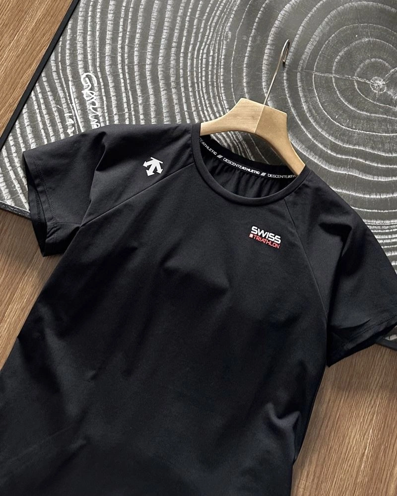 Accurate model Descente T-Shirts