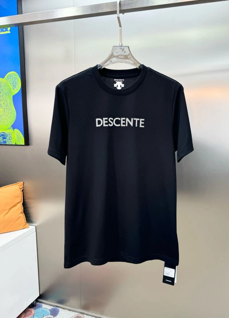 Low-cost Descente T-Shirts