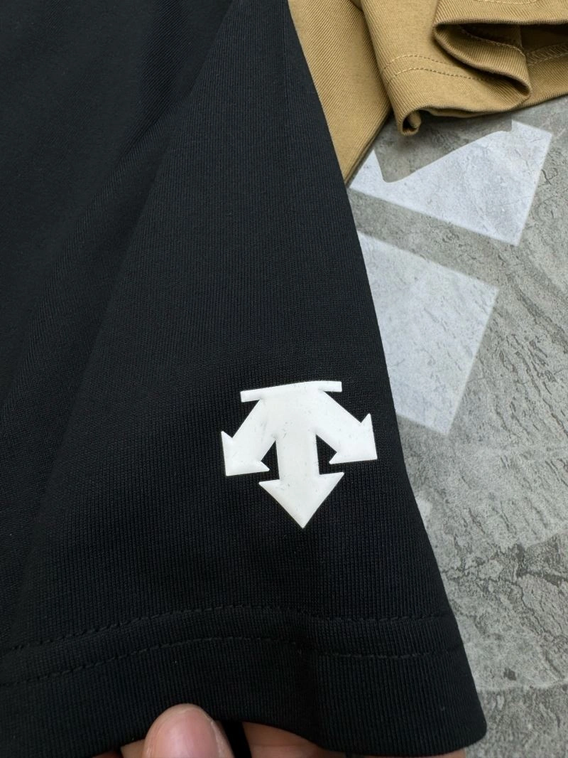 Low-cost Descente T-Shirts
