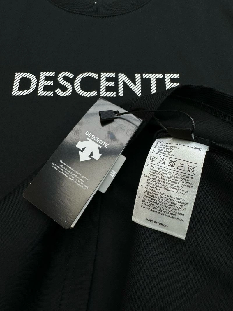 Low-cost Descente T-Shirts