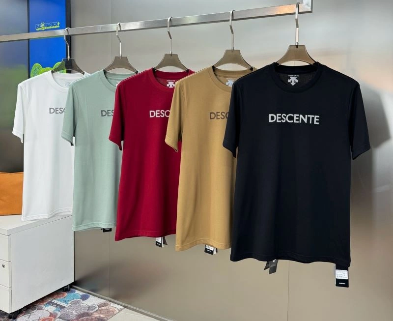 Low-cost Descente T-Shirts