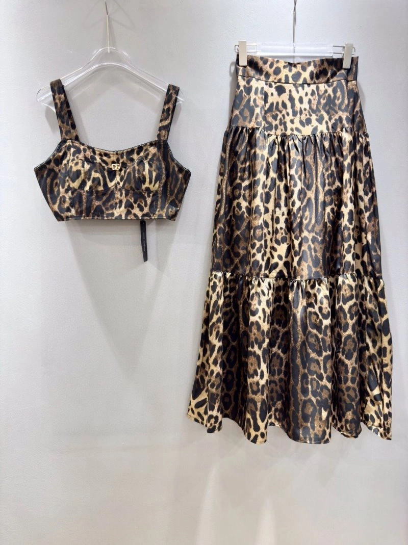 Reasonably priced Dolce Gabbana Dress Suits