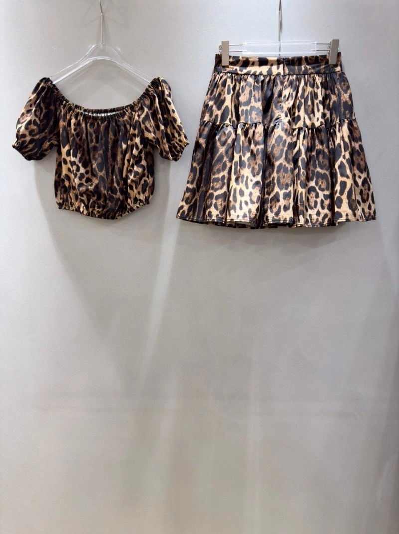 Low-cost Dolce Gabbana Dress Suits