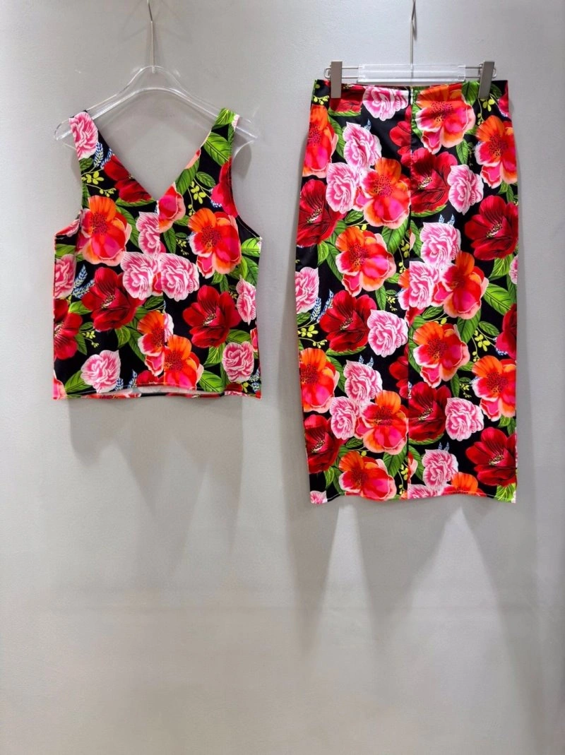 Inexpensive Dolce Gabbana Dress Suits