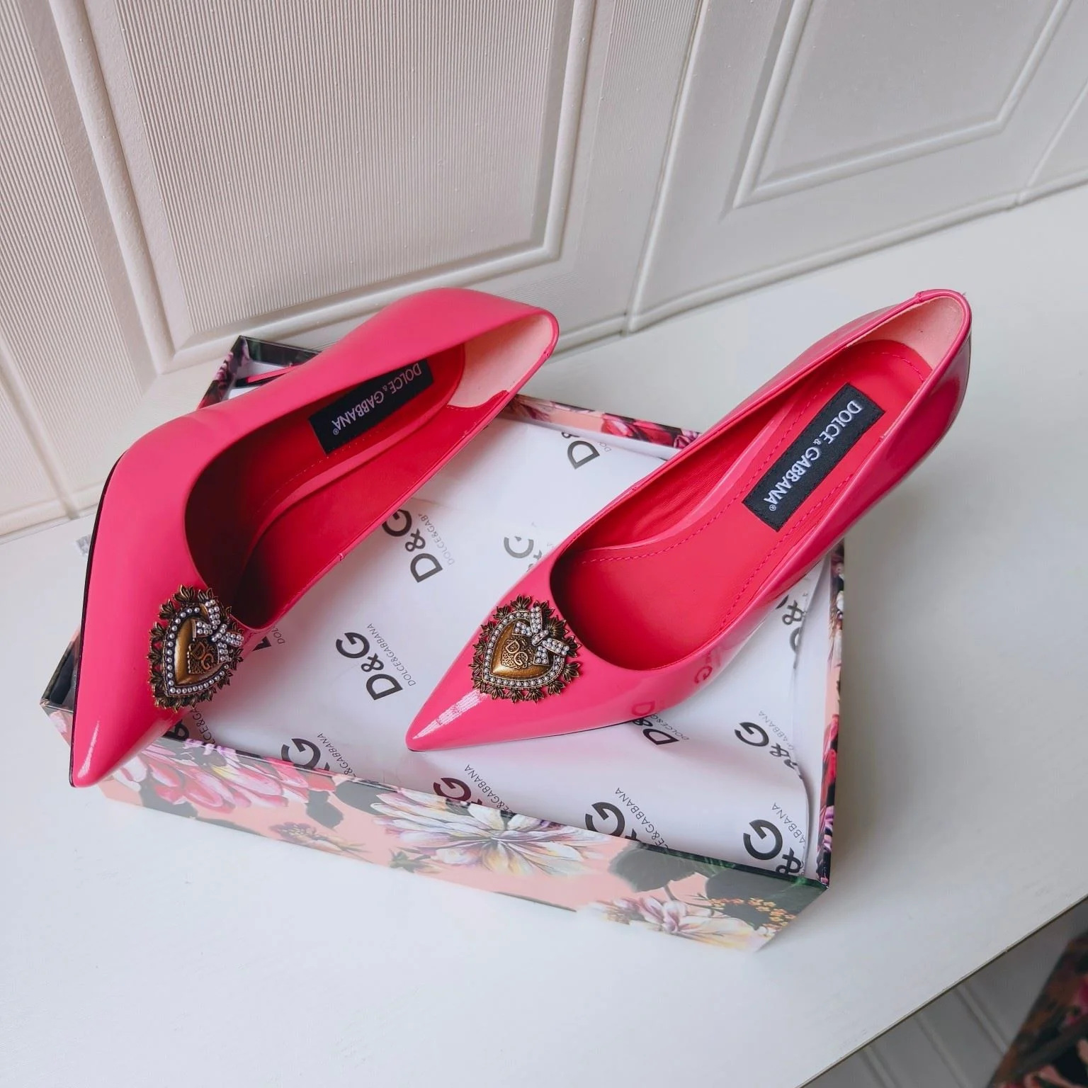 Accurate model Dolce Gabbana Heeled Shoes