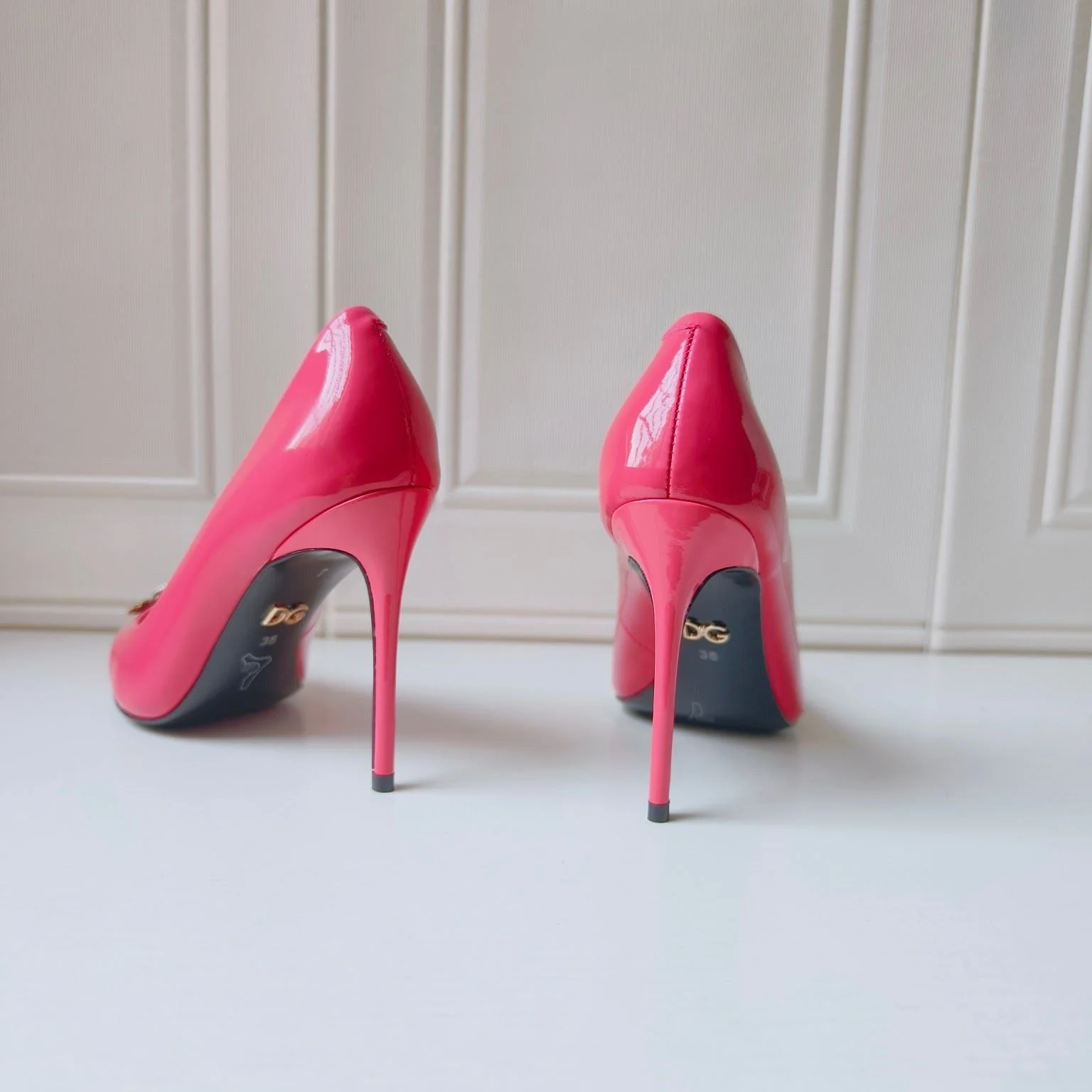 Accurate model Dolce Gabbana Heeled Shoes