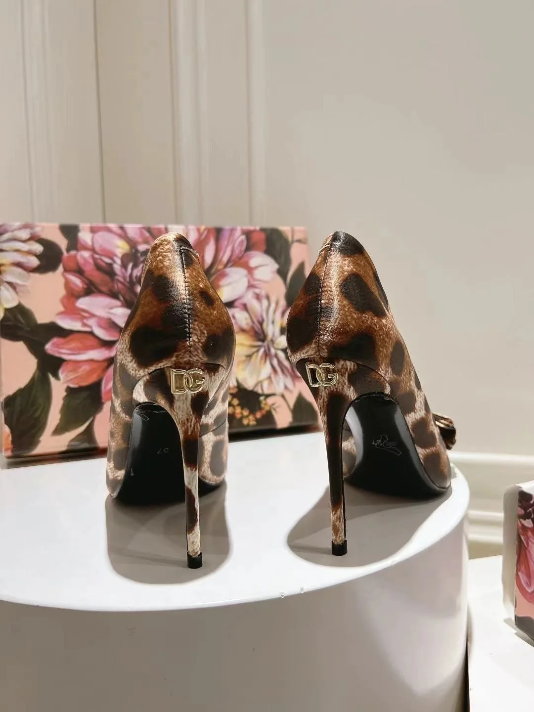 Indistinguishable Dolce Gabbana Heeled Shoes