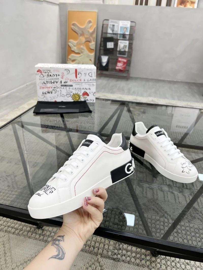 Accurate model Dolce Gabbana Low Shoes