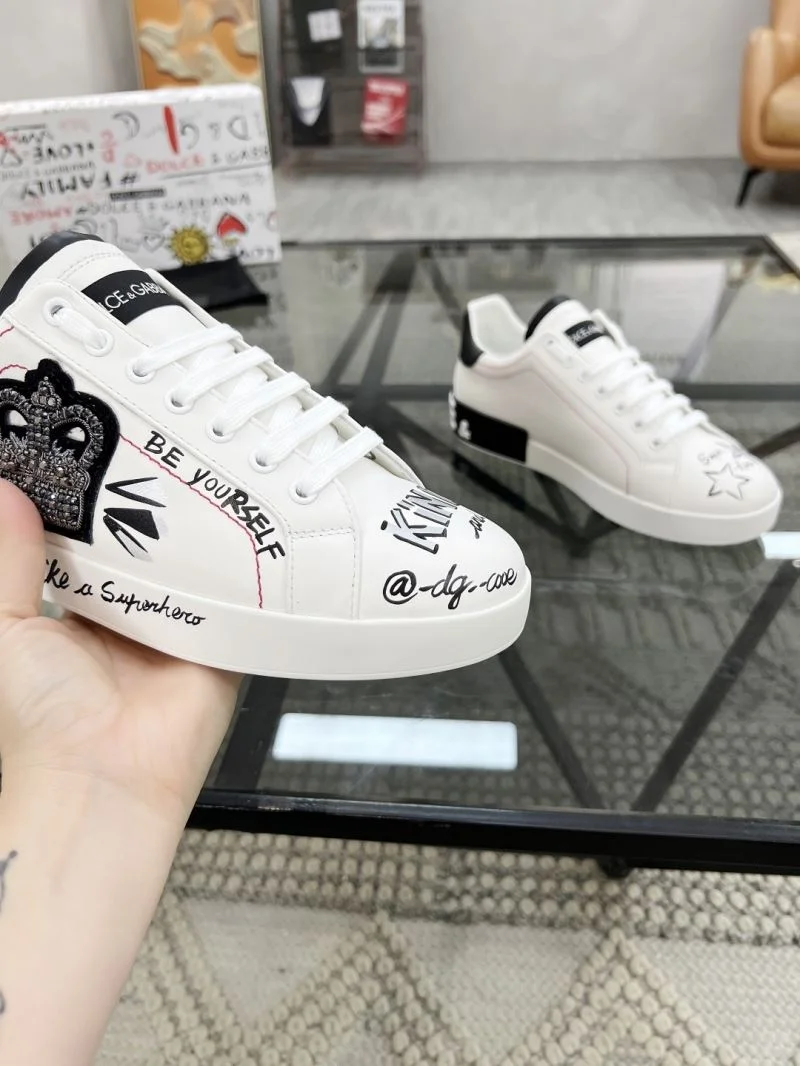 Accurate model Dolce Gabbana Low Shoes